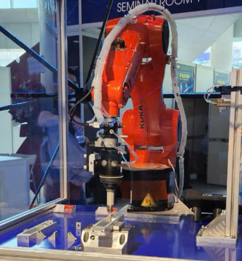 Dụng Cụ Cắt Bavia Của ATI Tự Động Hóa Với Robot